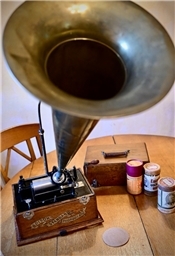 Tageblatt.lu | „Maison du son“ | 32 Transistorradios und ein Edison ...