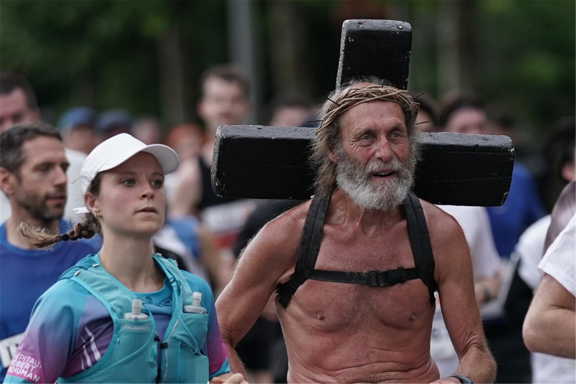 Tageblatt.lu | ING Night Marathon | Laufender Jesus, Wetterkapriolen ...