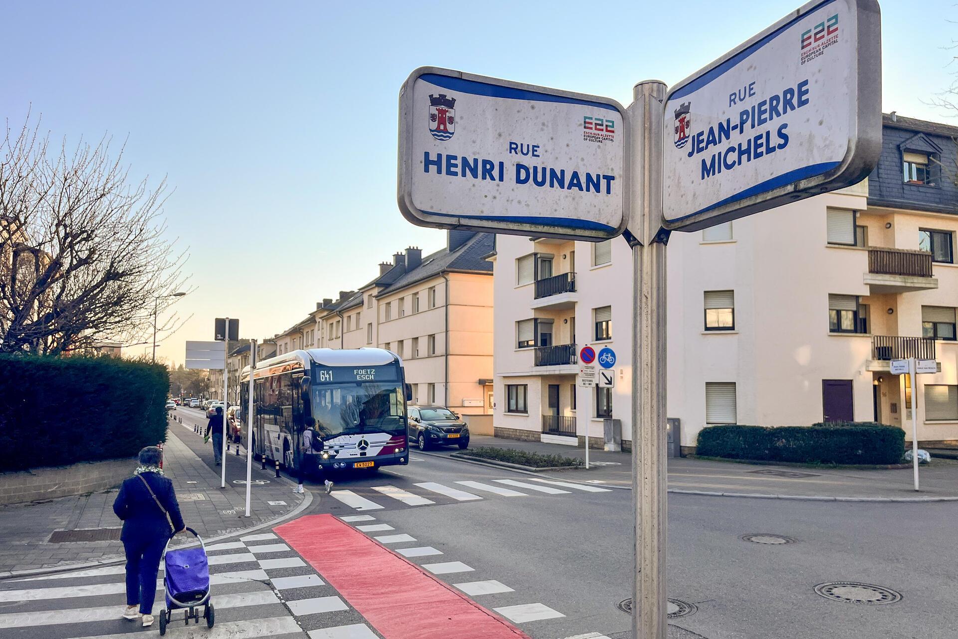 Tageblatt.lu | Rue Jean-Pierre Michels | Poller und Staus erschweren ...