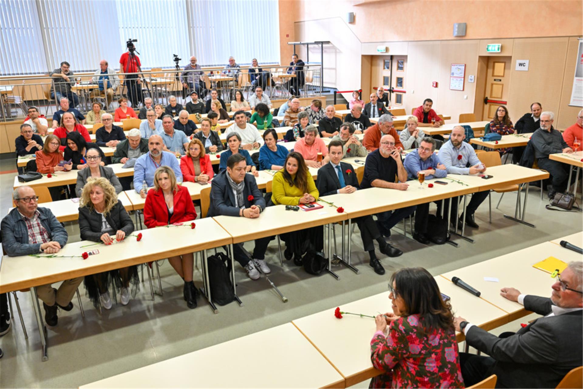 Tageblatt.lu | Gewerkschaft | 50 Jahre Nelkenrevolution – Feier der ...