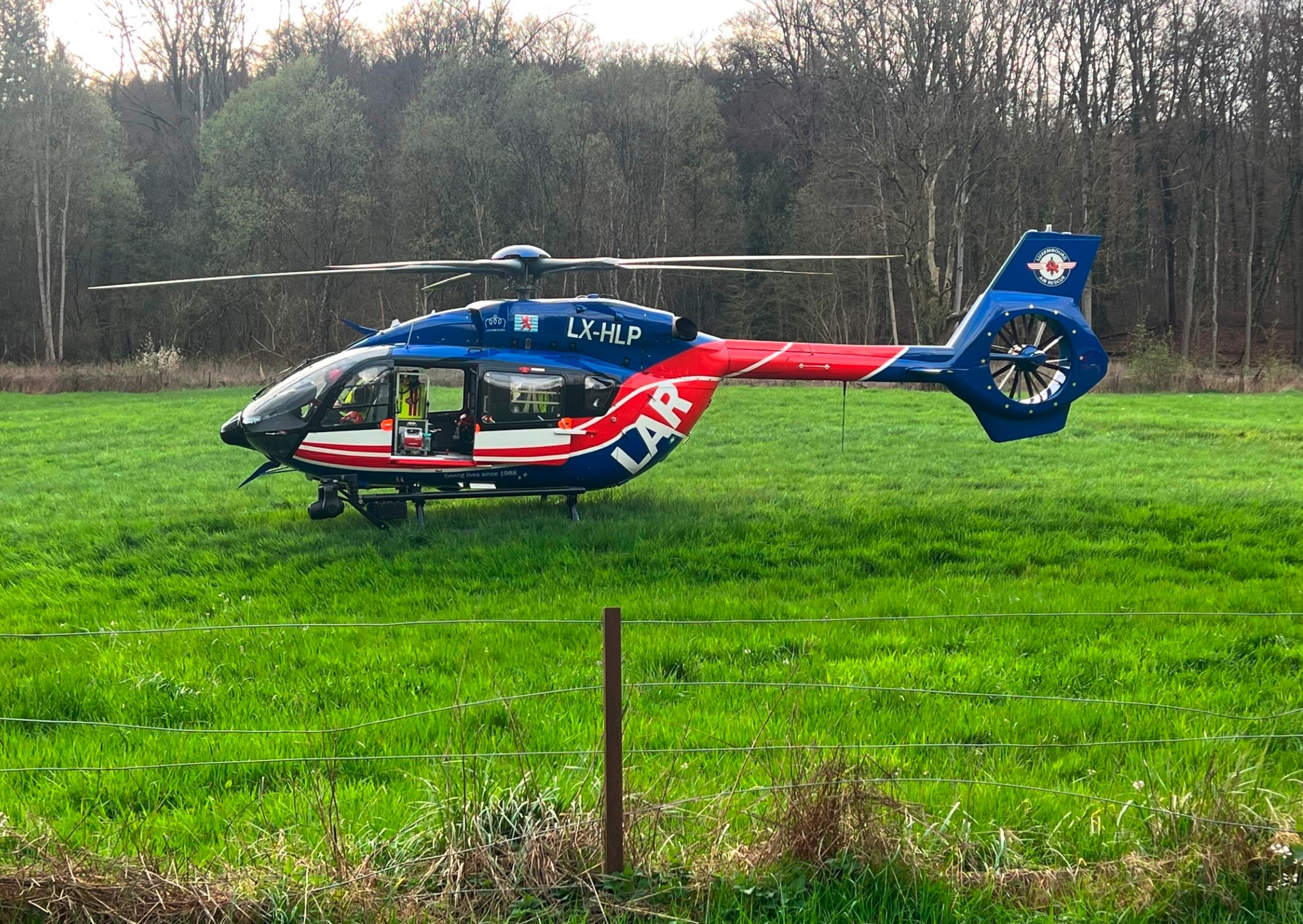 Hubschrauber im Einsatz Unfall mit mehreren Autos zwischen Schoenfels ...